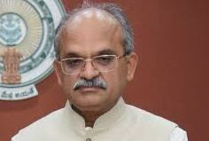 సీఎస్ మెడకు బిగుసుకుంటున్న విశాఖ భూముల ఉచ్చు | Former IAS Ramesh ...