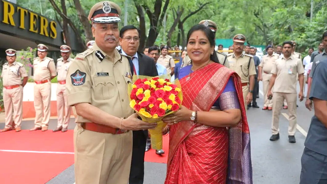 ‘డ్యూటీ చేస్తే చాలు’.. పోలిస్ వ్యవస్థపై హోంమంత్రి ఫోకస్.. | AP HM ...