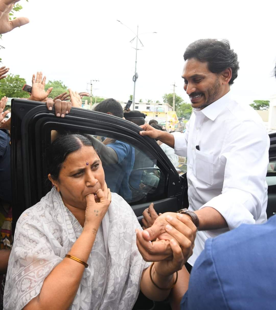 "సీమ"పై వైఎస్ జగన్ పట్టు జారుతోందా? | Is YS Jagan's hold on "Rayala ...