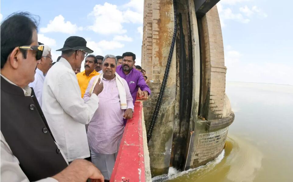 గేటు బిగించాలంటే.. సగం ఖాళీ కావాల్సిందే | Karnataka: To close the ...