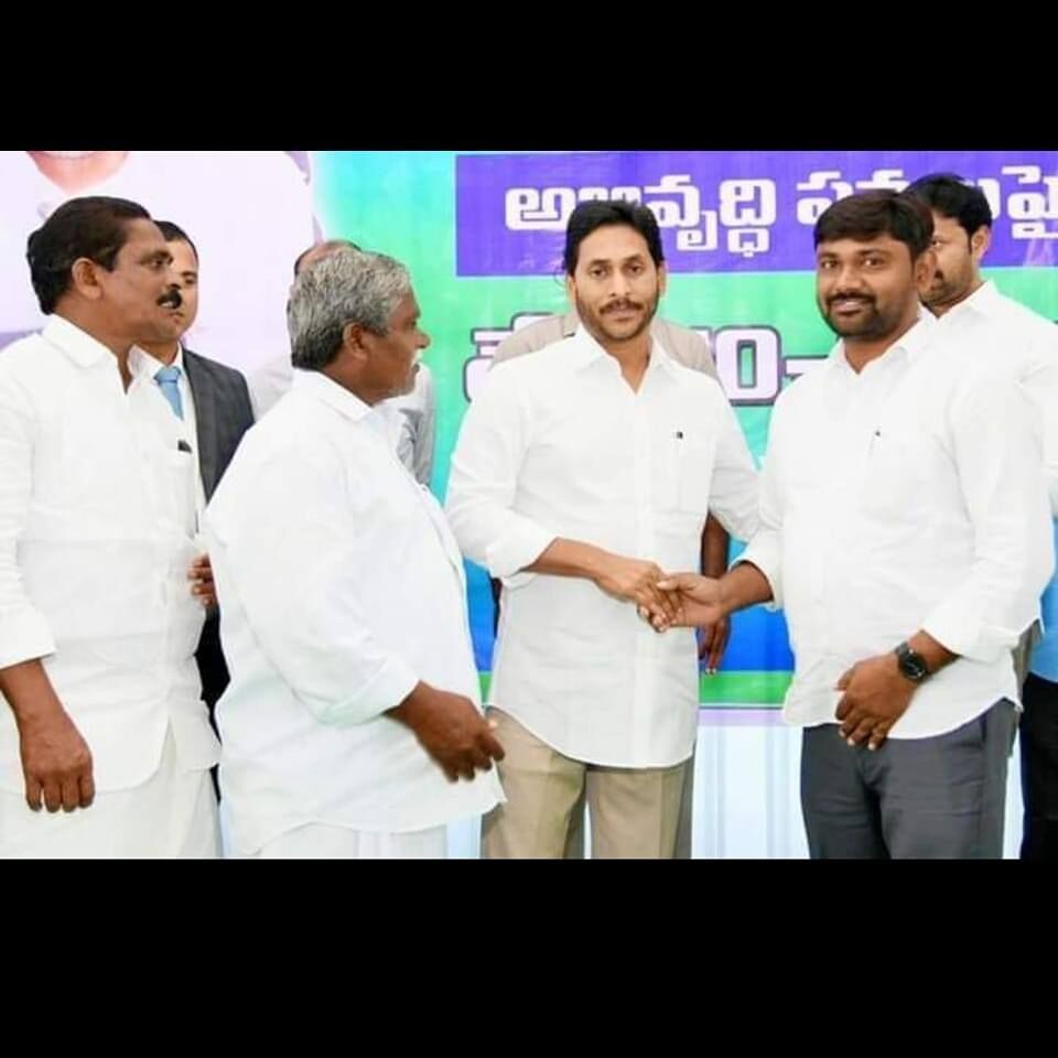 జగన్ సోషల్‌ మీడియా కార్యకర్త వర్రా రవీందర్‌రెడ్డిపై 40 కేసులు | 40 ...