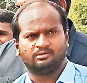 ఎంపీ అవినాష్‌రెడ్డి పీఏని విచారిస్తున్న పోలీసులు | Police investigating ...